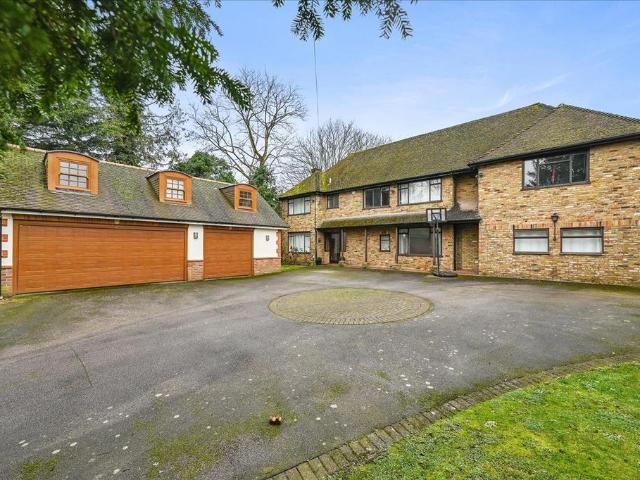6 bedroom detached house to rent