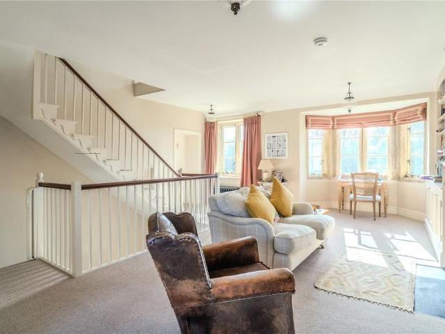 6 bedroom detached house to rent