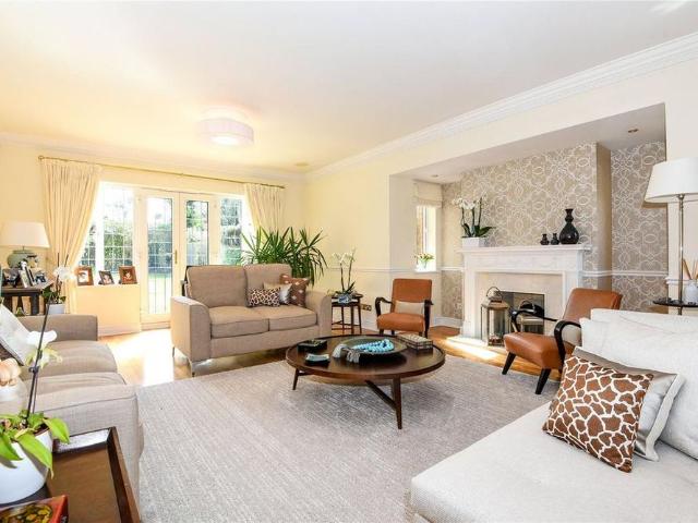 6 bedroom detached house to rent