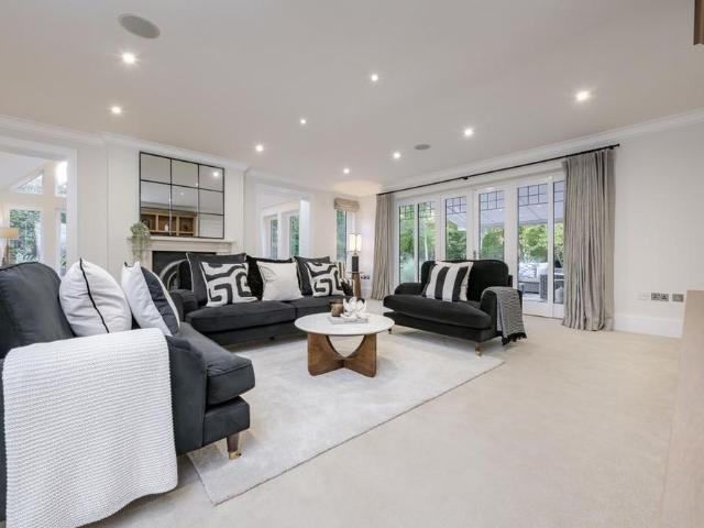 6 bedroom detached house to rent