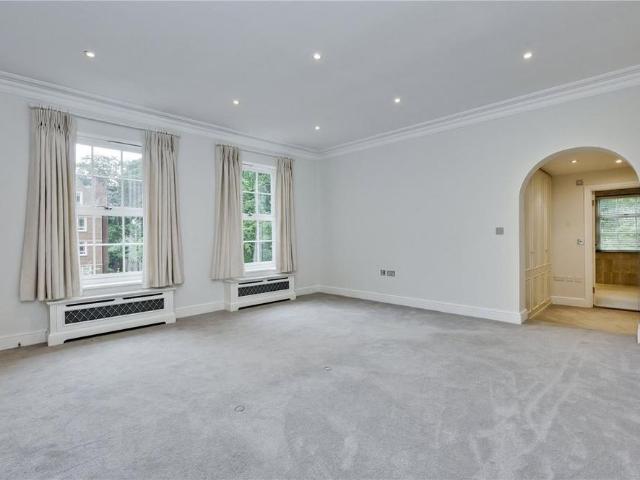 6 bedroom detached house to rent