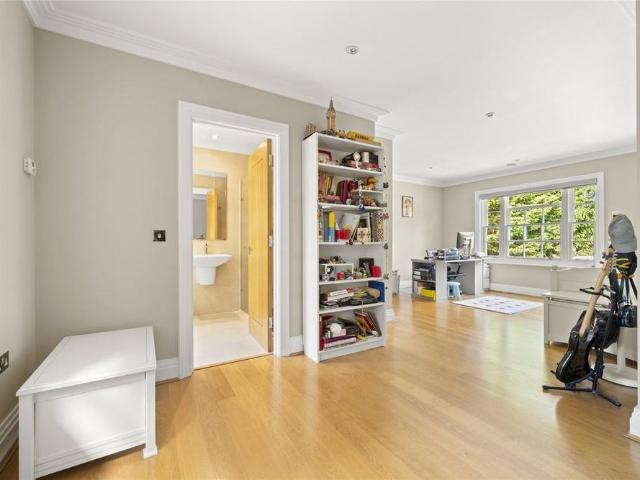 6 bedroom detached house to rent