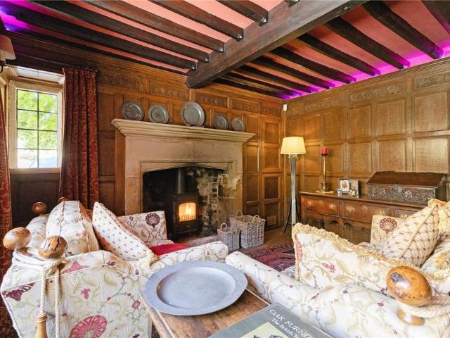 6 bedroom detached house to rent