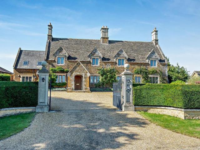 6 bedroom detached house to rent