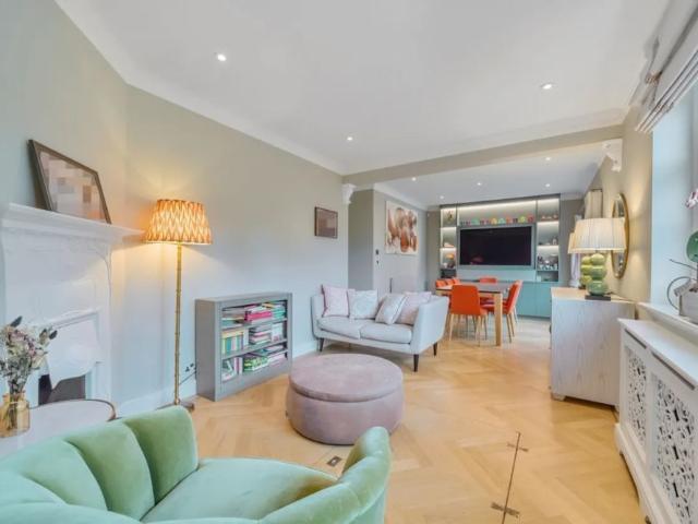 6 bedroom detached house to rent