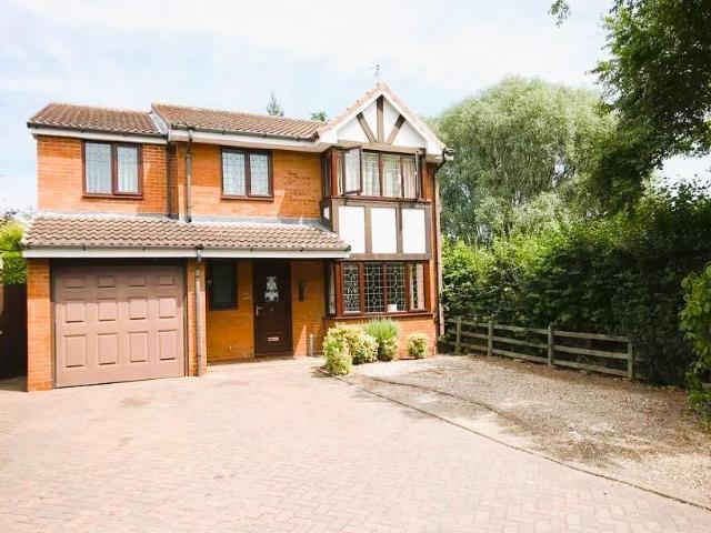 6 bedroom detached house to rent