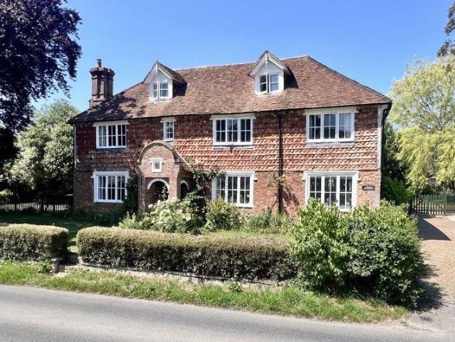 6 bedroom detached house to rent