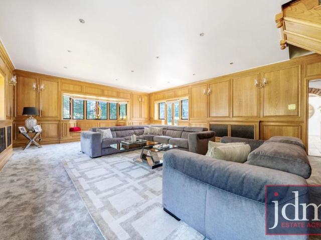 6 bedroom detached house to rent