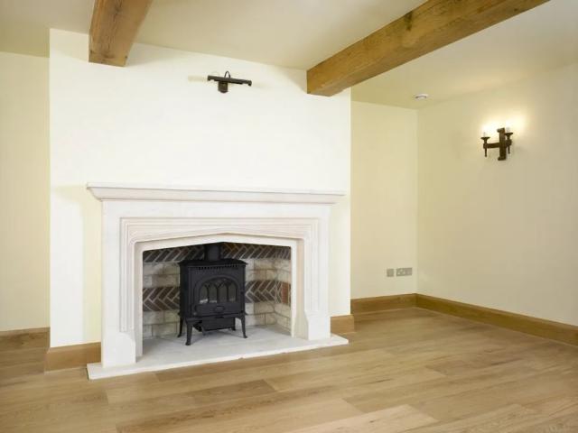 6 bedroom detached house to rent