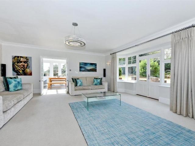 6 bedroom detached house to rent