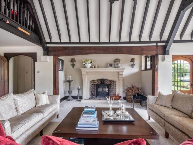 6 bedroom detached house to rent
