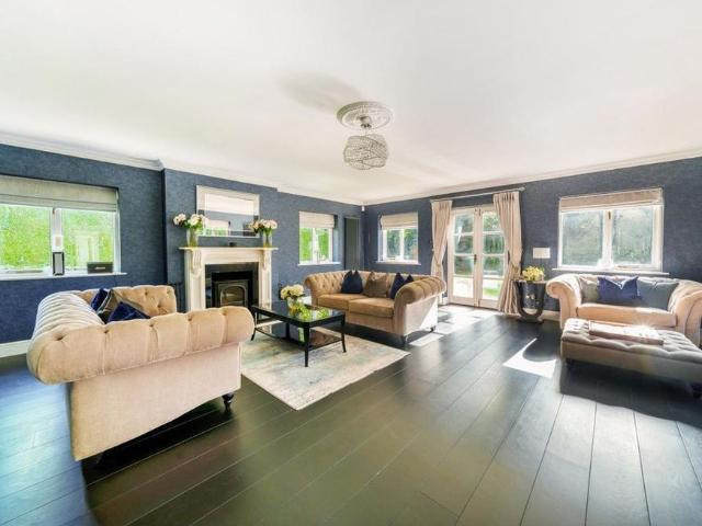 6 bedroom detached house to rent