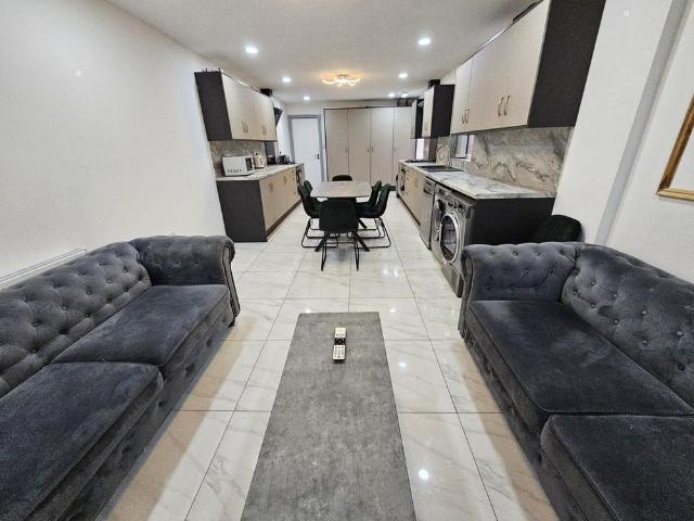 6 bedroom detached house to rent