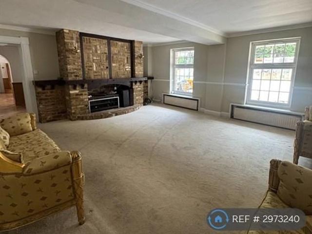6 bedroom detached house to rent