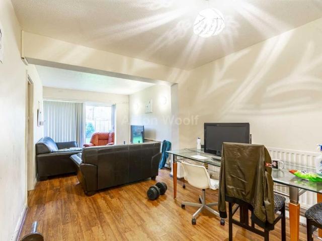 6 bedroom detached house to rent