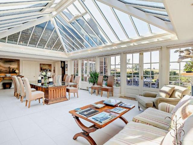 6 bedroom detached house to rent