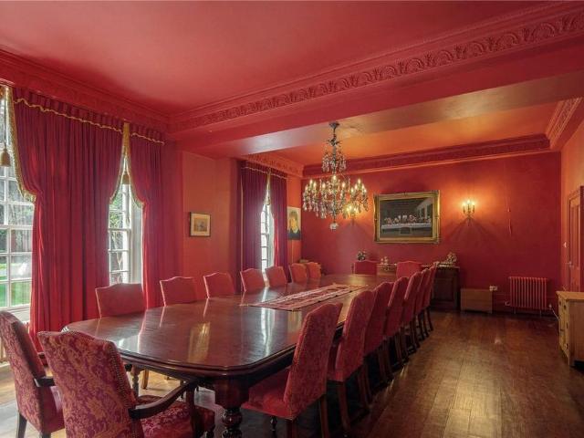 6 bedroom detached house to rent