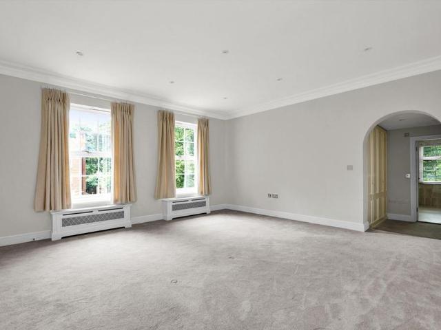 6 bedroom detached house to rent