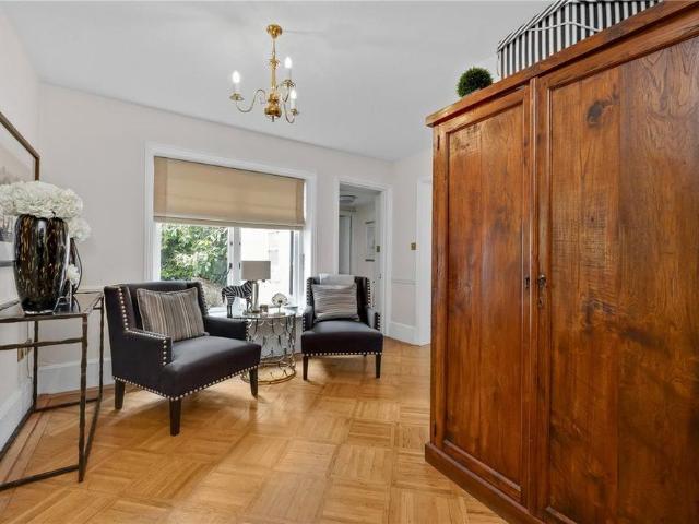 6 bedroom detached house to rent