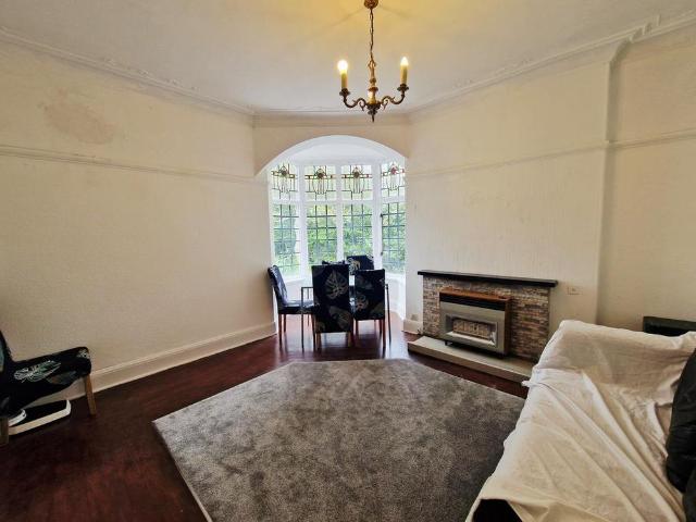 6 bedroom detached house to rent