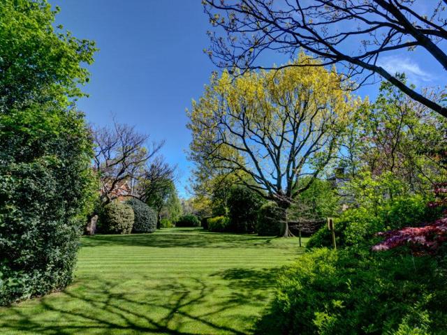 6 bedroom detached house to rent
