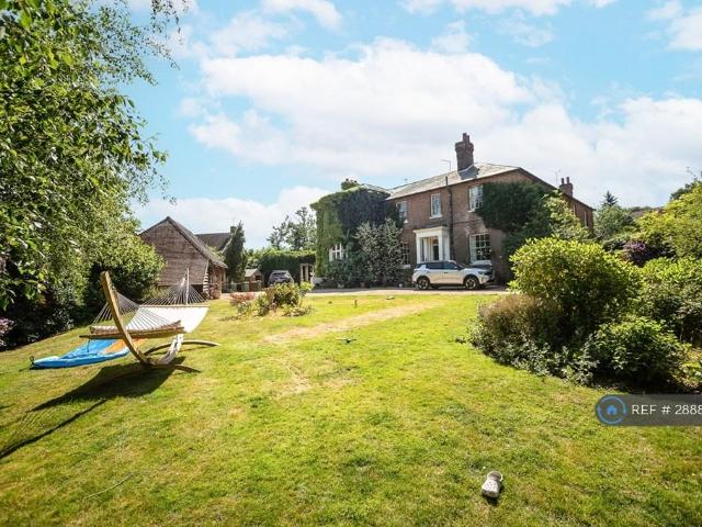 6 bedroom detached house to rent