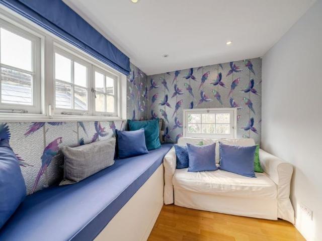 6 bedroom detached house to rent