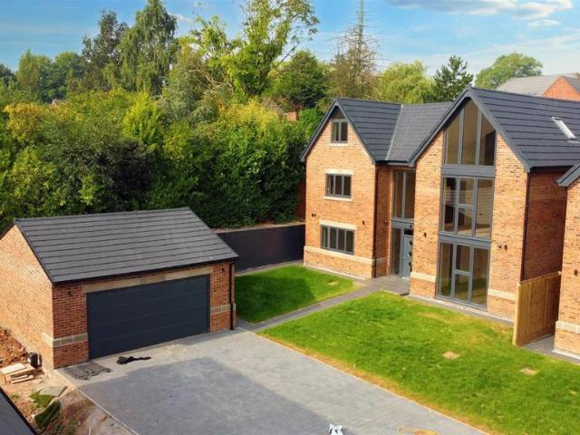 6 bedroom detached house to rent