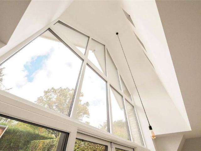 6 bedroom detached house to rent