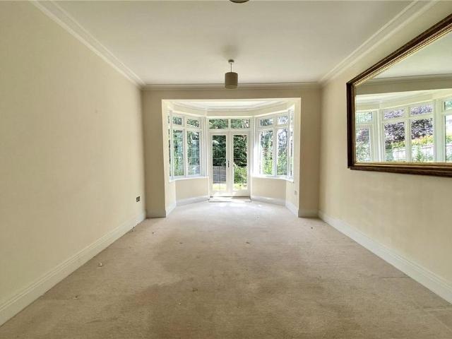 6 bedroom detached house to rent