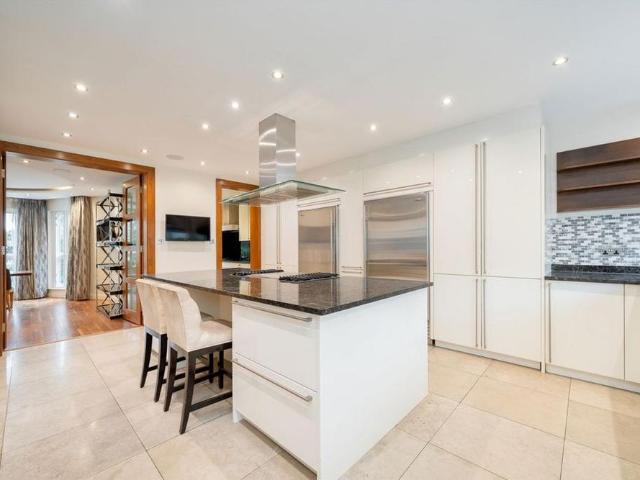 6 bedroom detached house to rent