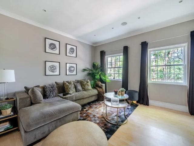6 bedroom detached house to rent