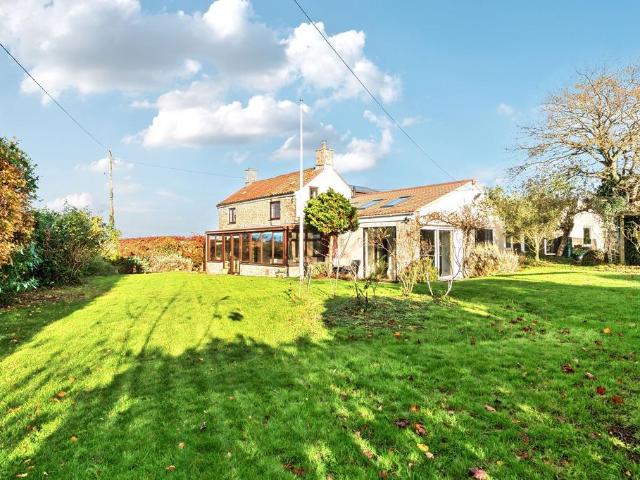 6 bedroom detached house to rent