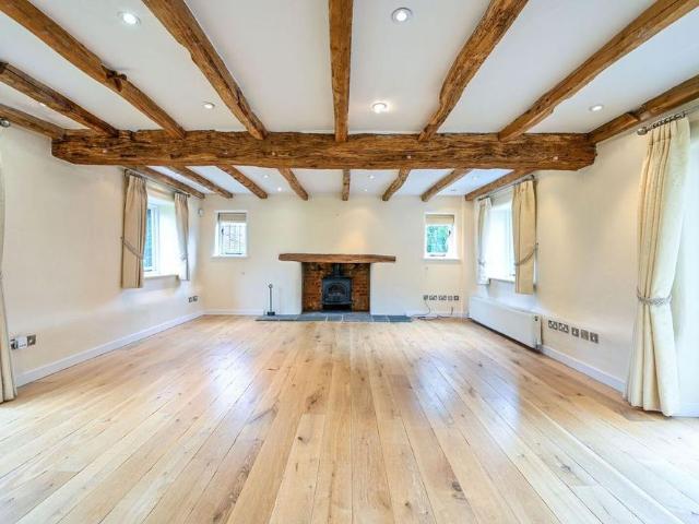 6 bedroom detached house to rent