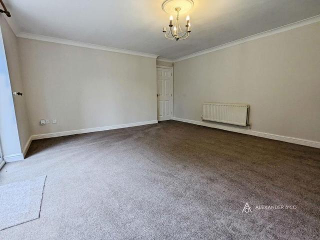 6 bedroom detached house to rent