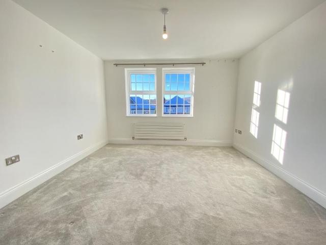 6 bedroom detached house to rent