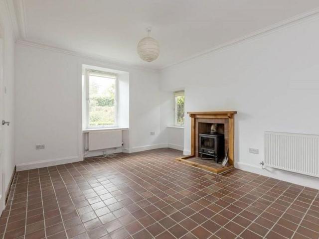 6 bedroom detached house to rent