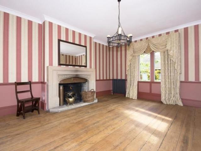 6 bedroom detached house to rent
