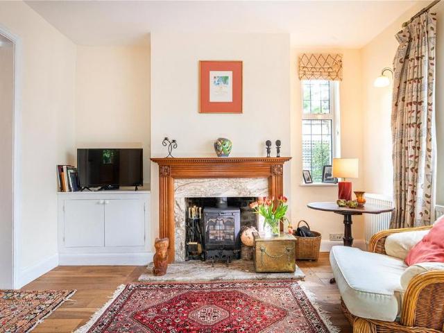 6 bedroom detached house to rent