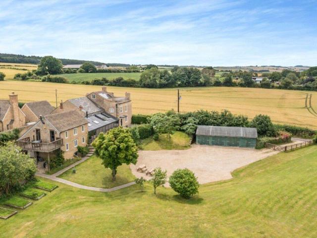 6 bedroom detached house to rent