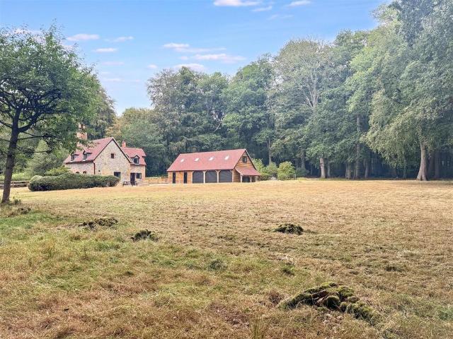 6 bedroom detached house to rent