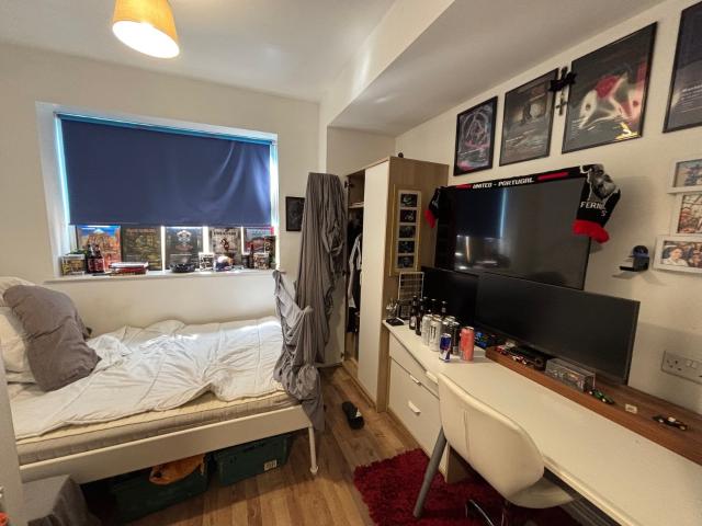 6 bedroom detached house to rent