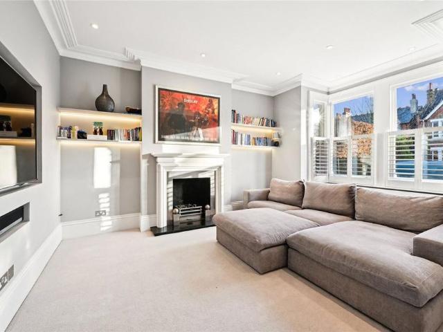 6 bedroom detached house to rent