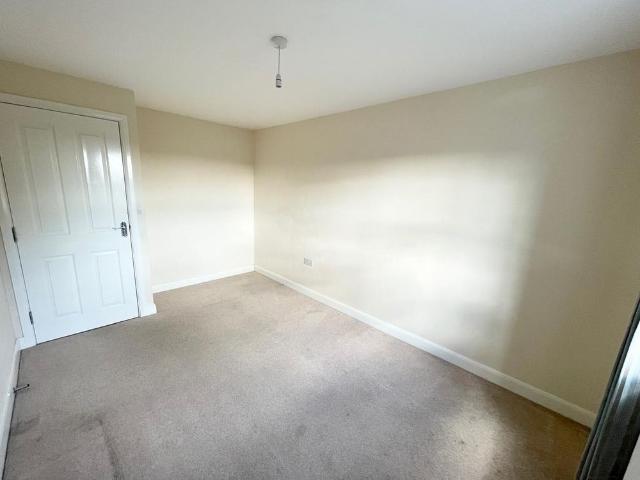 6 bedroom detached house to rent