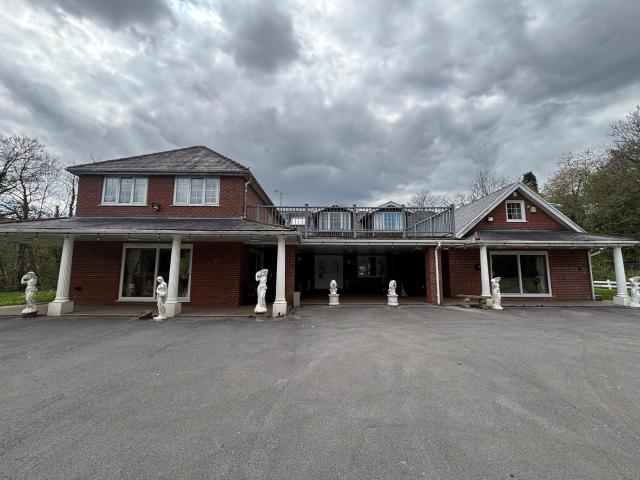 6 bedroom detached house to rent