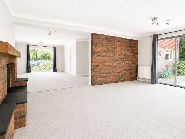 6 bedroom detached house to rent