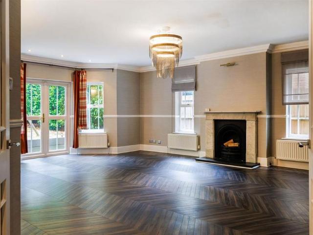 6 bedroom detached house to rent