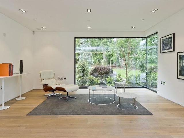 6 bedroom detached house to rent