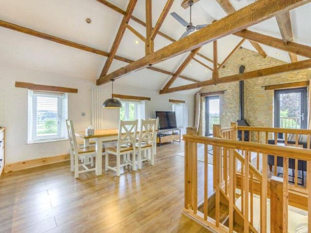 6 bedroom detached house to rent