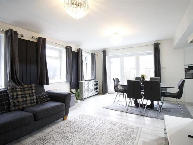 6 bedroom detached house to rent